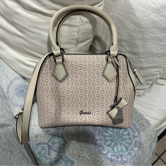 Guess | Bags | Small Guess Handbag | Poshmark